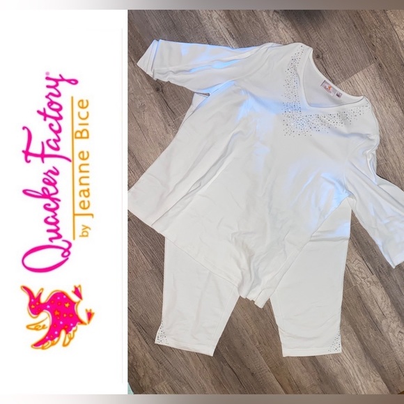 Quacker Factory | Tops | Euc Quacker Factory X White Capri Pants And ...